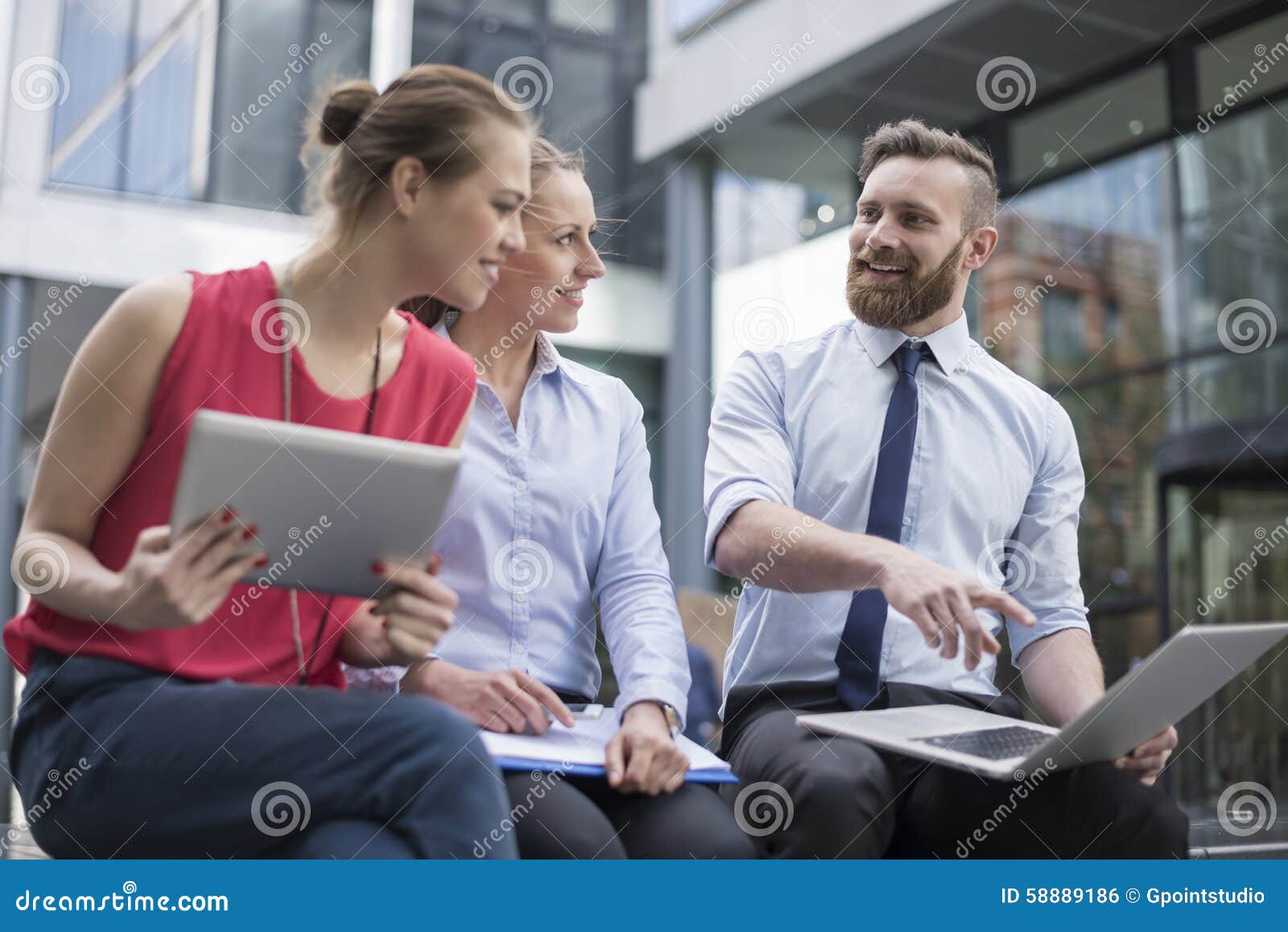 Business Team Working Outdoors Stock Photo - Image of laptop, building ...
