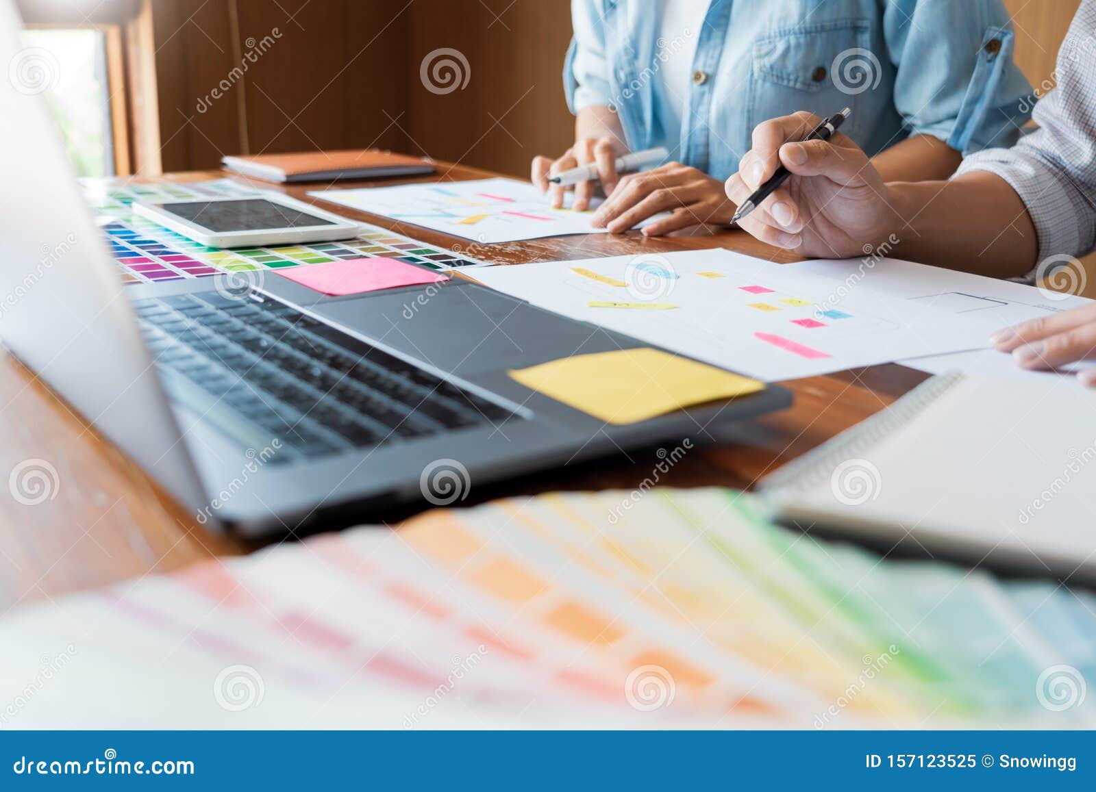 Business Technology Concept, Creative Team Designer Choosing Samples ...
