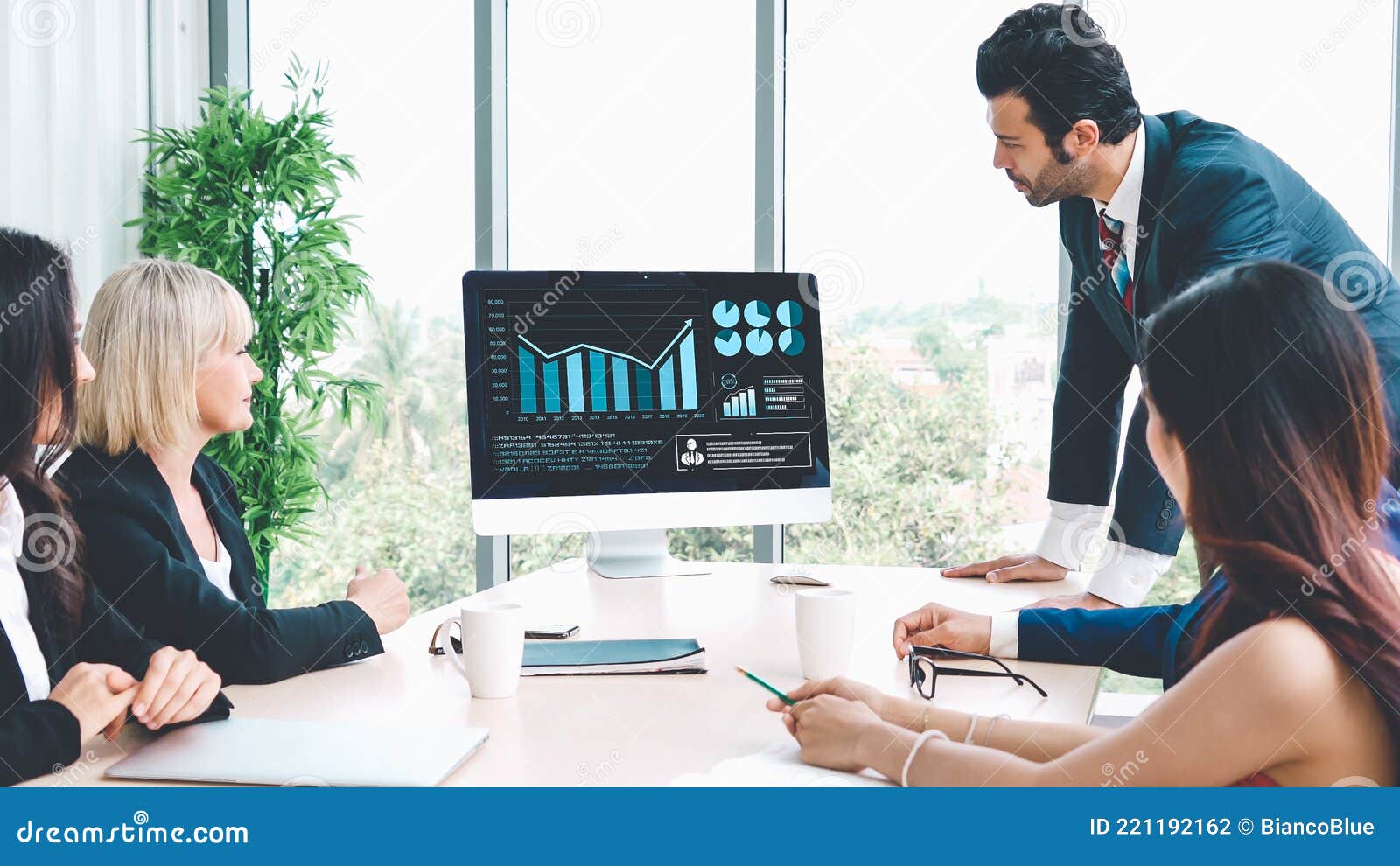 Business Visual Data Analyzing Technology by Creative Computer Software ...