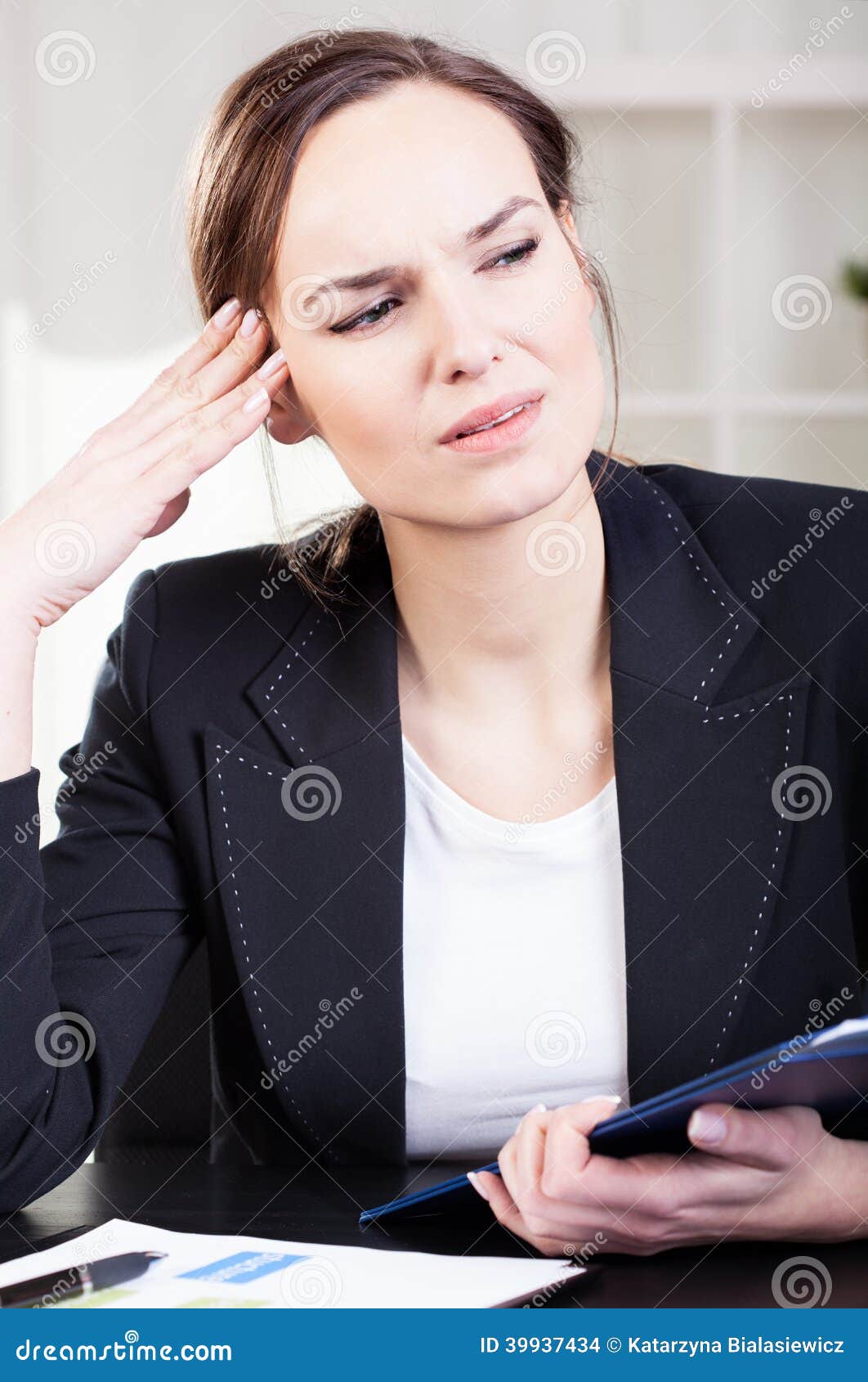 Business Woman Getting Headache Stock Photo - Image of angry, desk ...