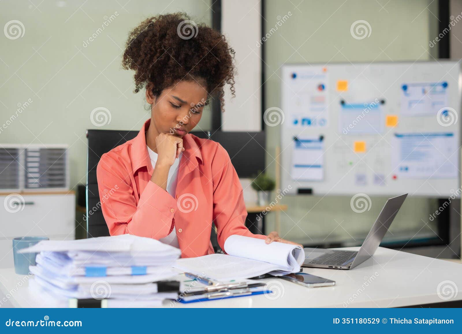 Business Woman are Under Stress from Working for Poor Work, Failed Work ...