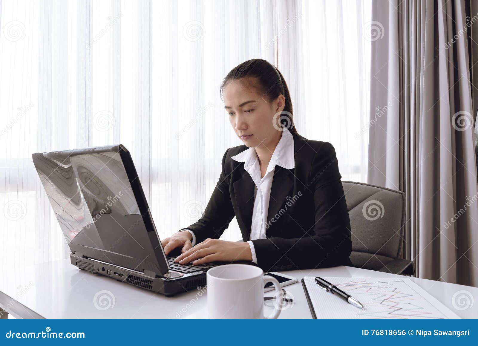 Business Woman Using Laptop Computer Stock Photo - Image of ...