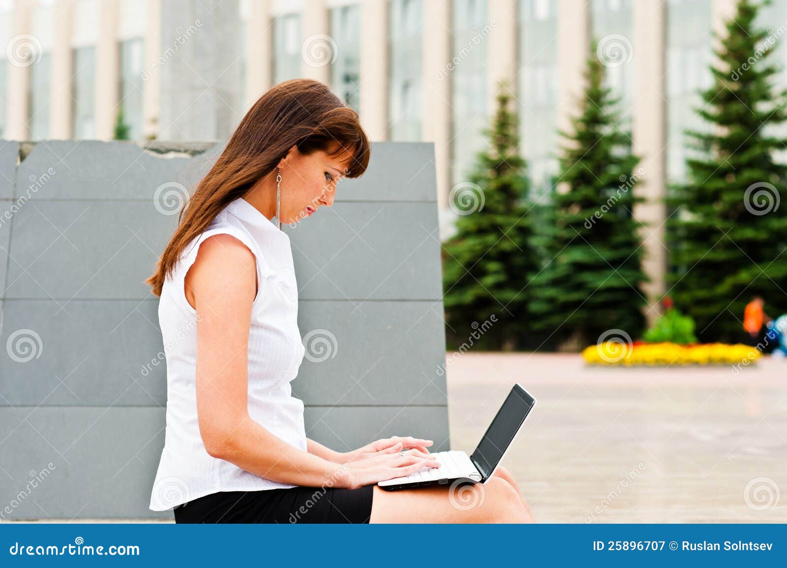 Business woman at work stock image. Image of copyspace - 25896707