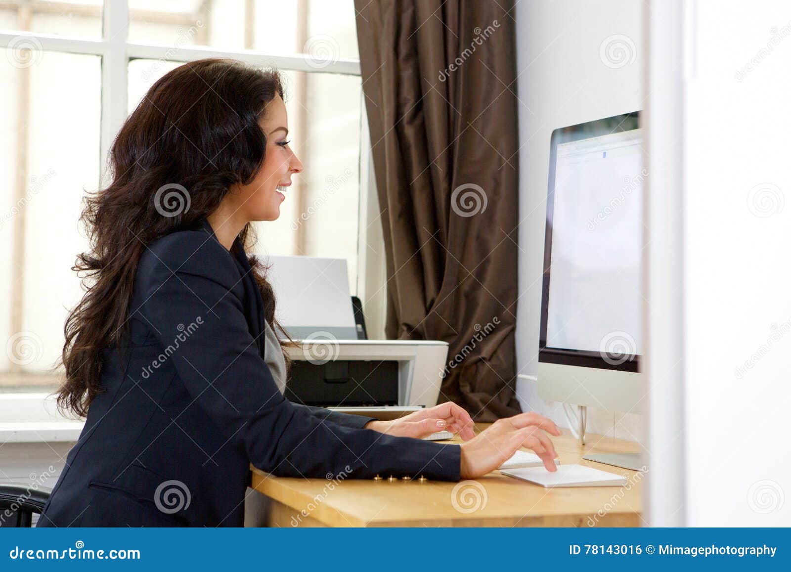 Business Woman Working on Computer in Office Stock Photo - Image of ...