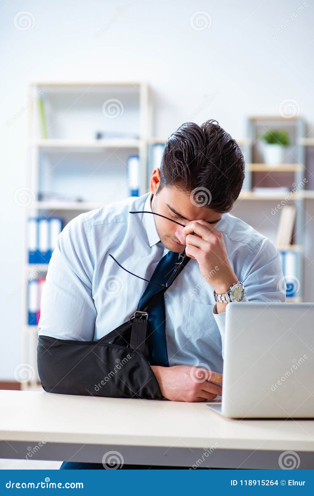 The Businessman with Broken Arm Working in Office Stock Photo - Image ...