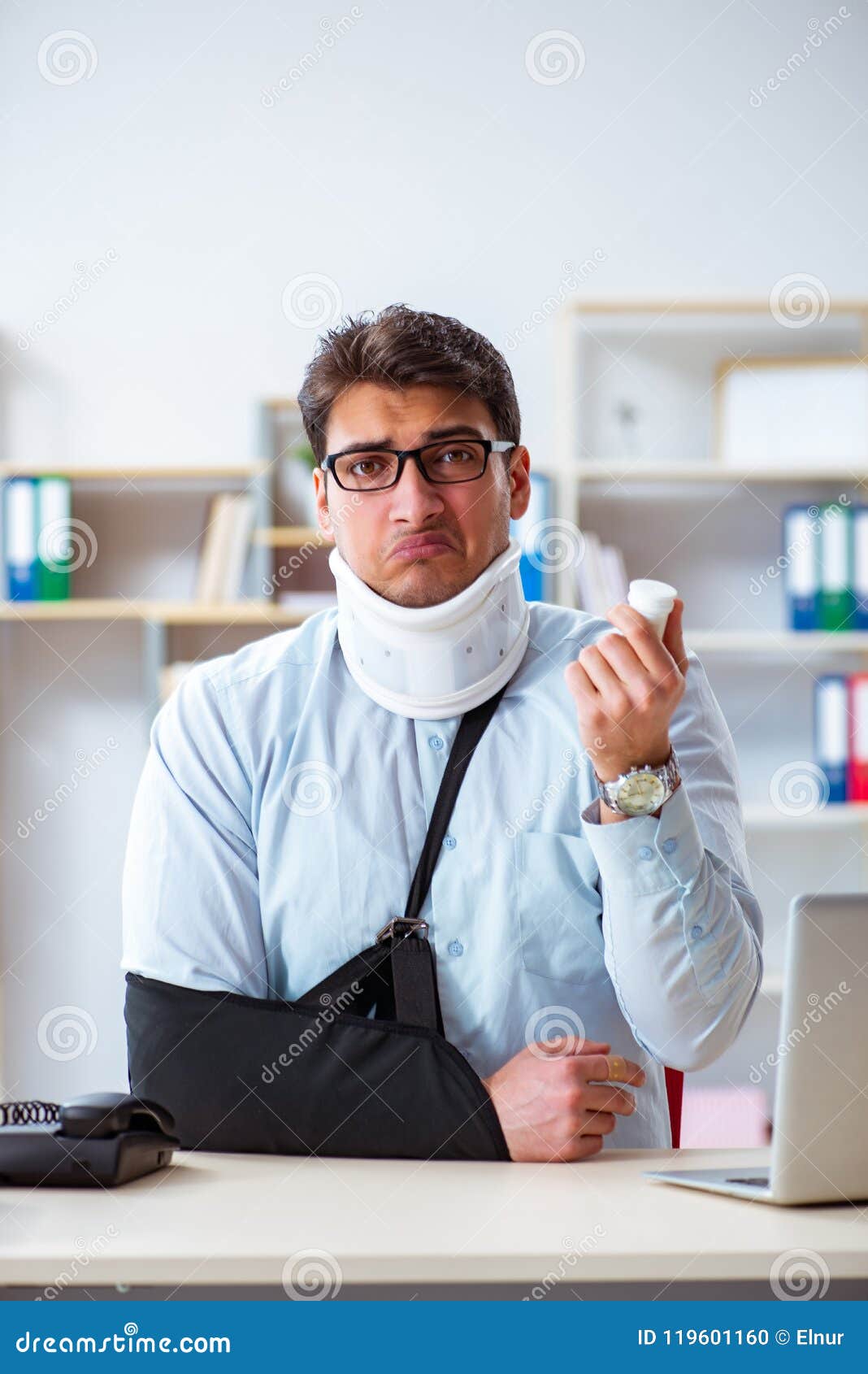The Businessman with Broken Arm Working in Office Stock Photo - Image ...
