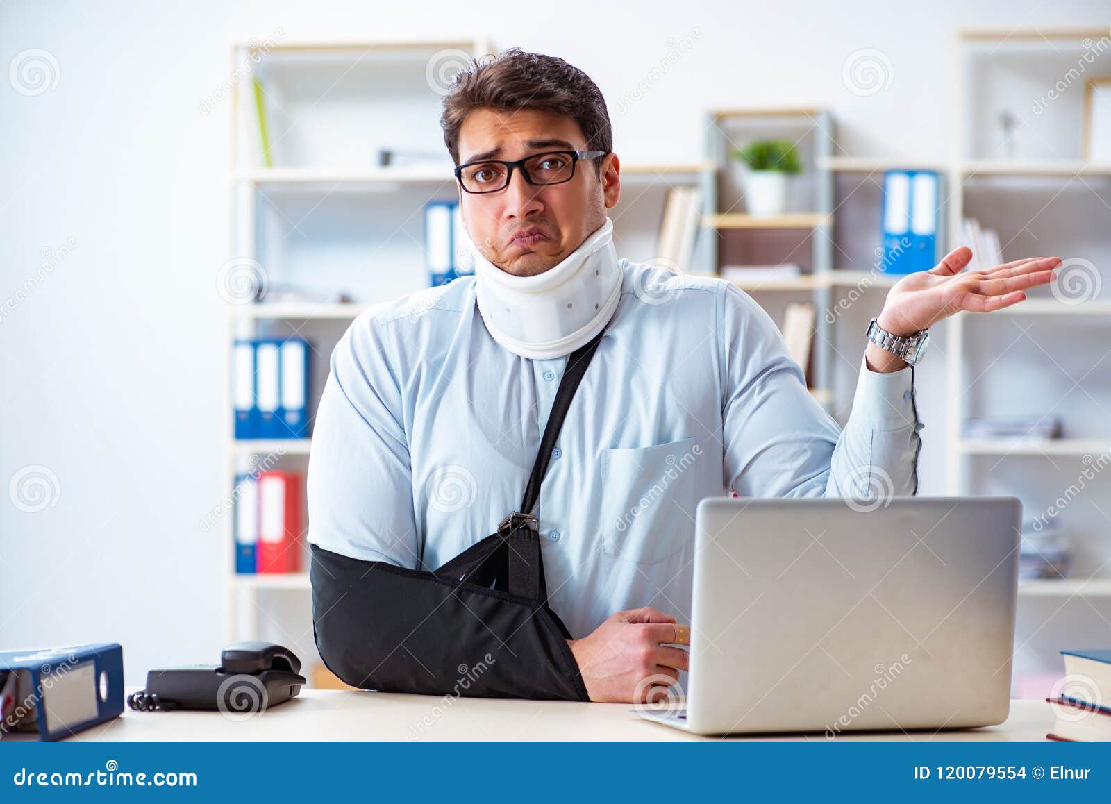 The Businessman with Broken Arm Working in Office Stock Photo - Image ...