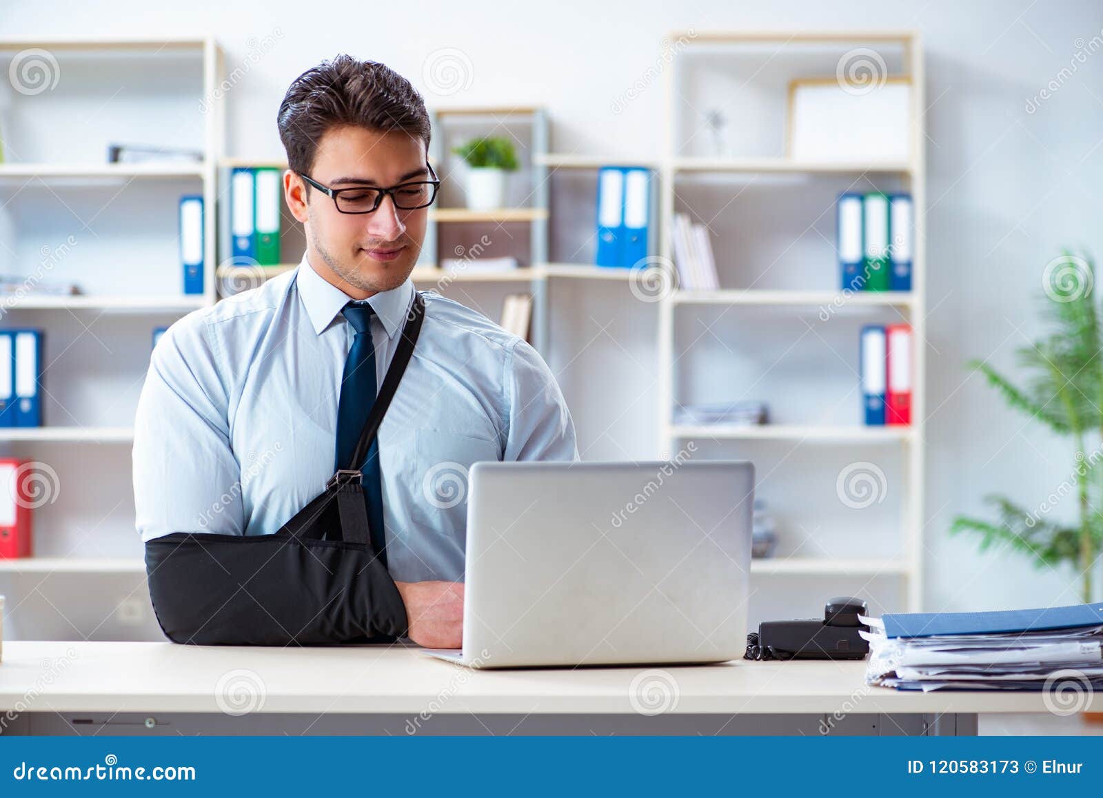 The Businessman with Broken Arm Working in Office Stock Image - Image ...