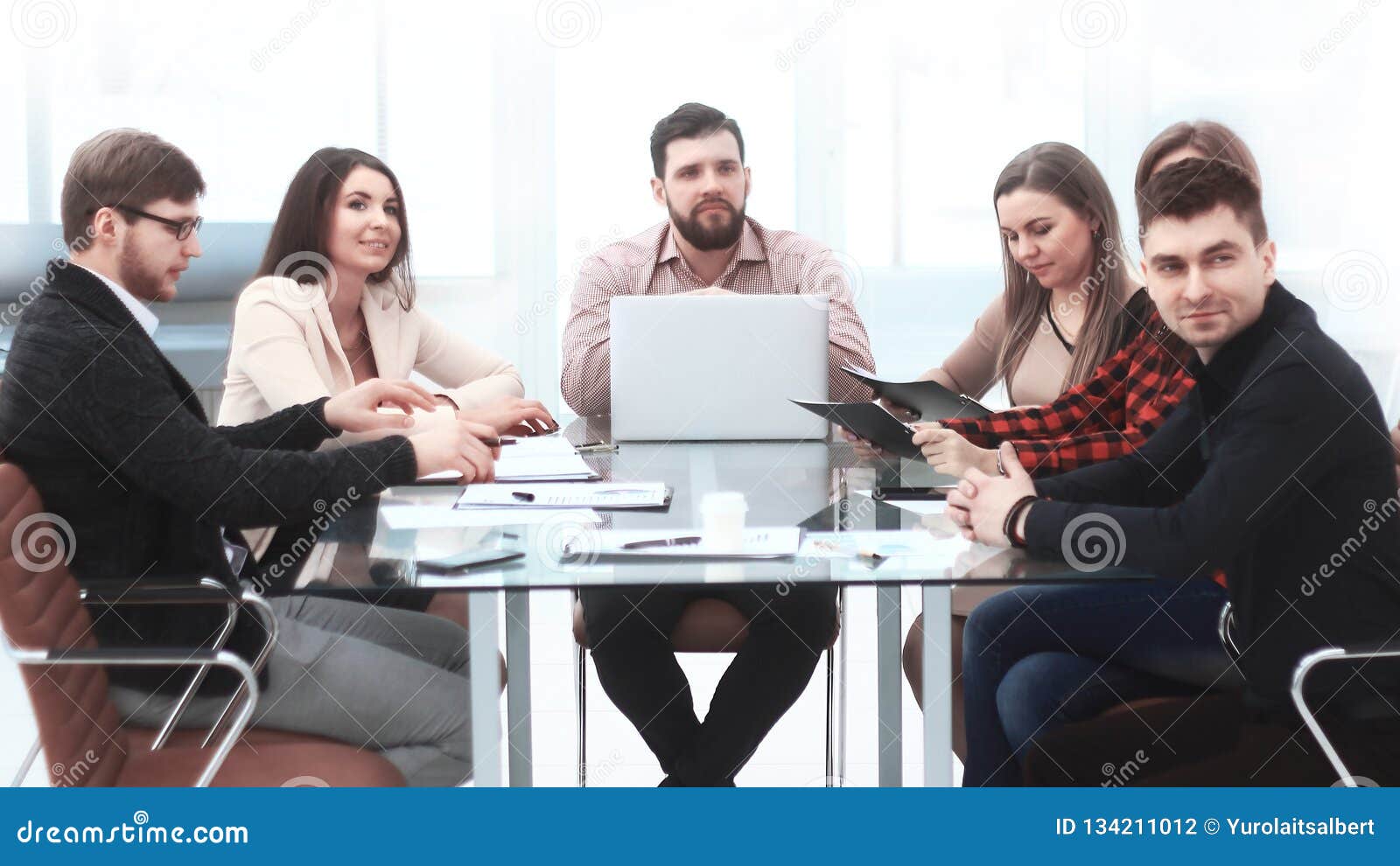 Businessman Holds a Briefing with the Business Team Stock Photo - Image ...