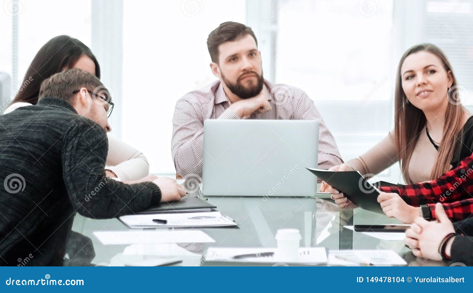 Businessman Holds a Briefing with the Business Team Stock Photo - Image ...