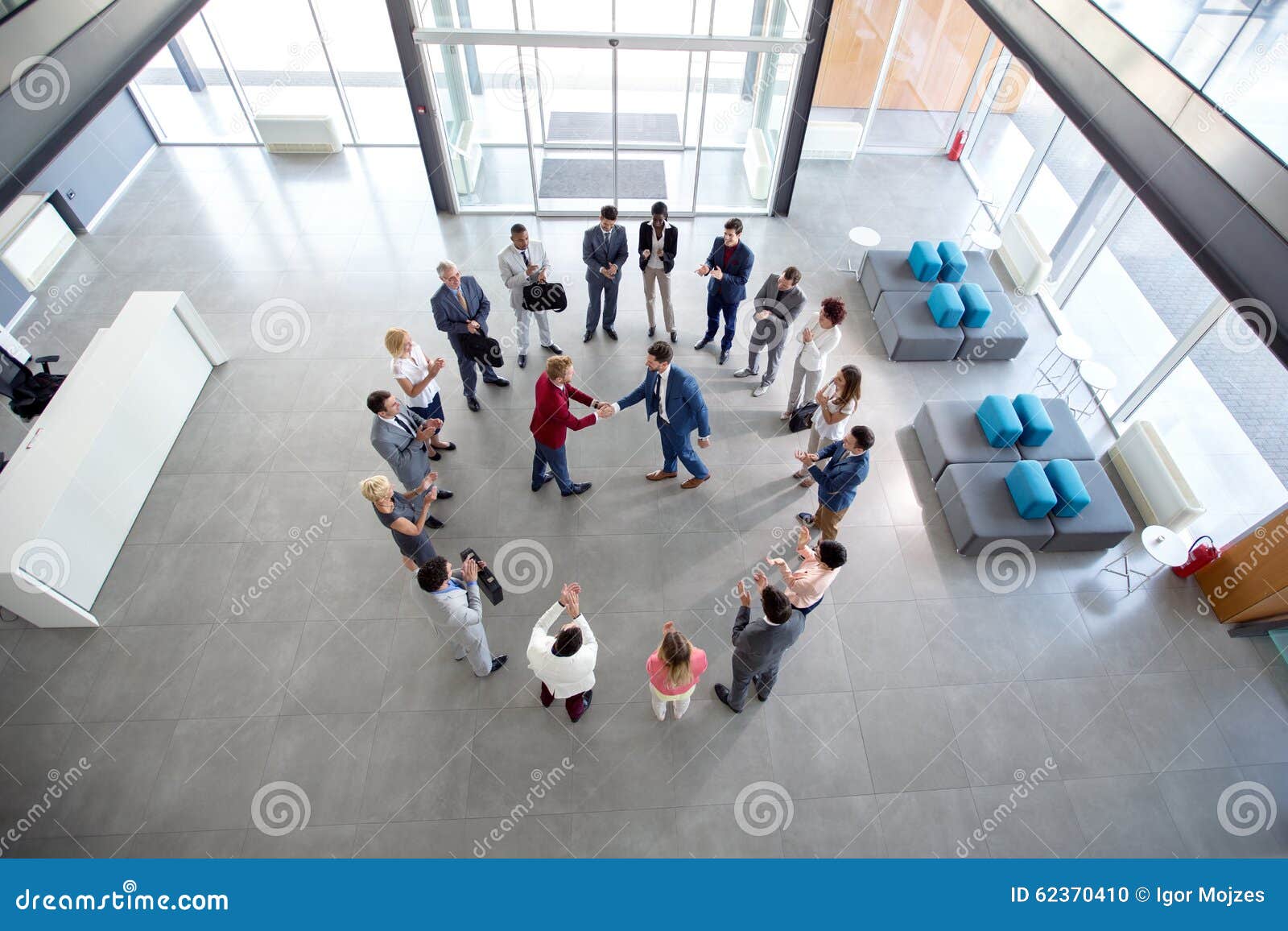 Businessmen Make Partnership and Business Arrangement Stock Photo ...