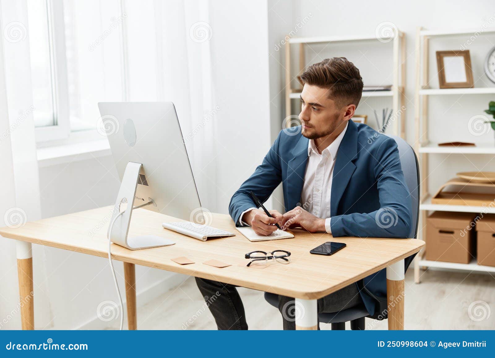 Businessmen Sitting at the Computer Work Boss Documentation Executive ...
