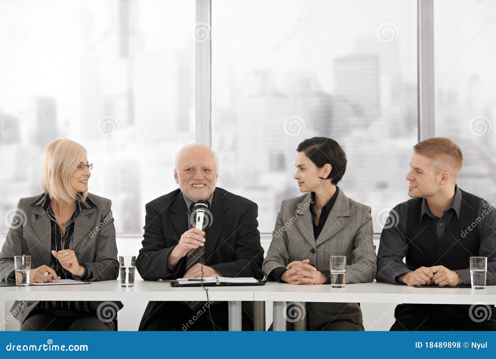 Businessteam auf Sitzung stockfoto. Bild von geschäftsleute - 18489898