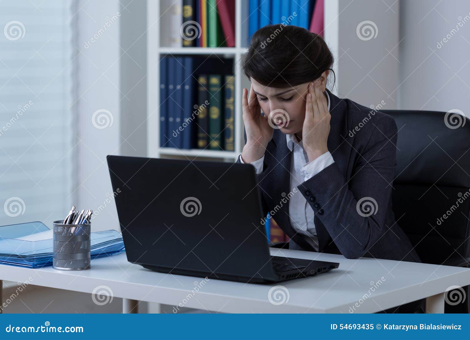 Businesswomen with Headache Stock Image - Image of disease, desk: 54693435