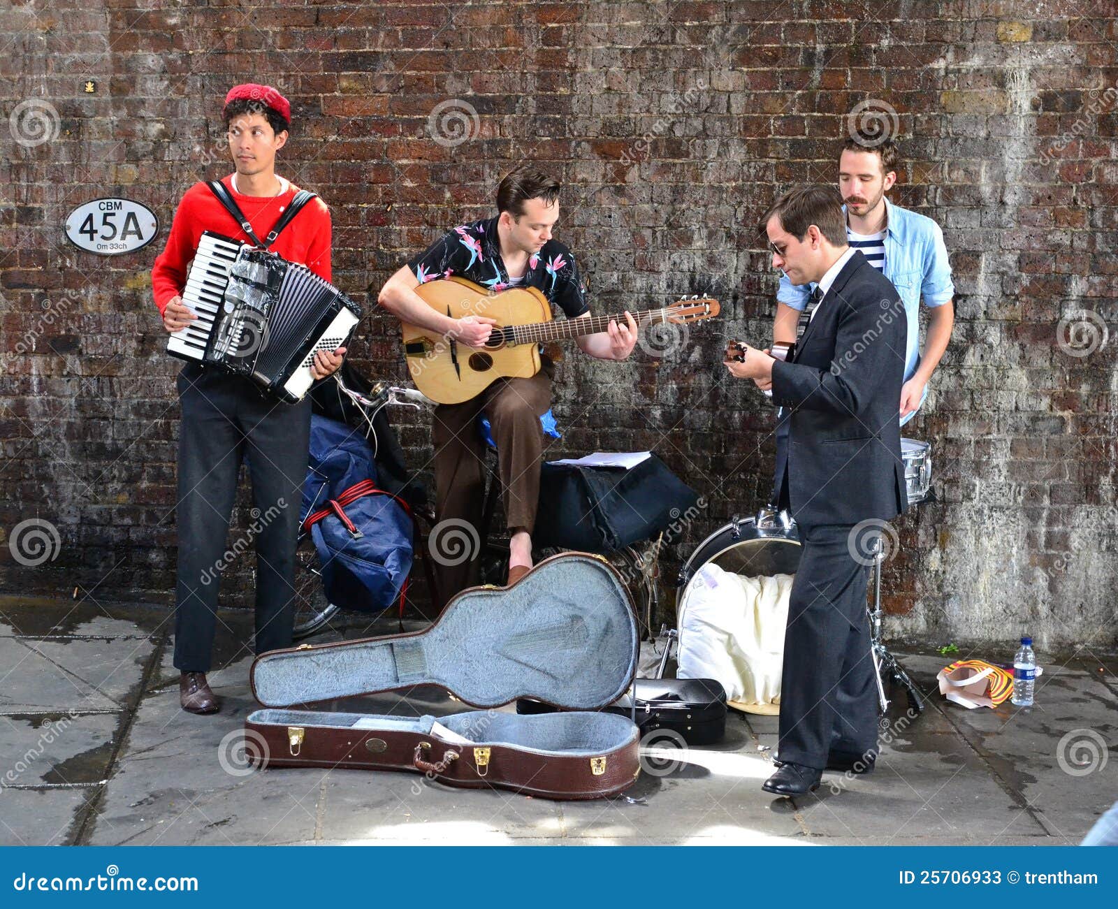 Buskers de Londres foto de stock editorial. Imagem de esquisito - 25706933