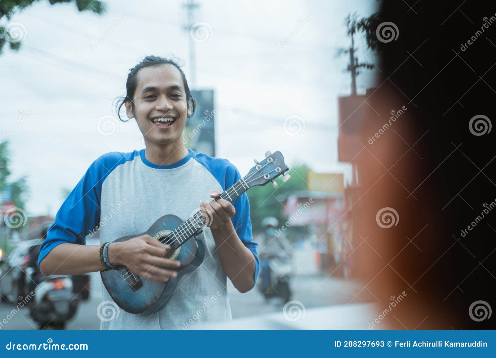Buskers Singing and Using the Ukulele Stock Image - Image of street ...
