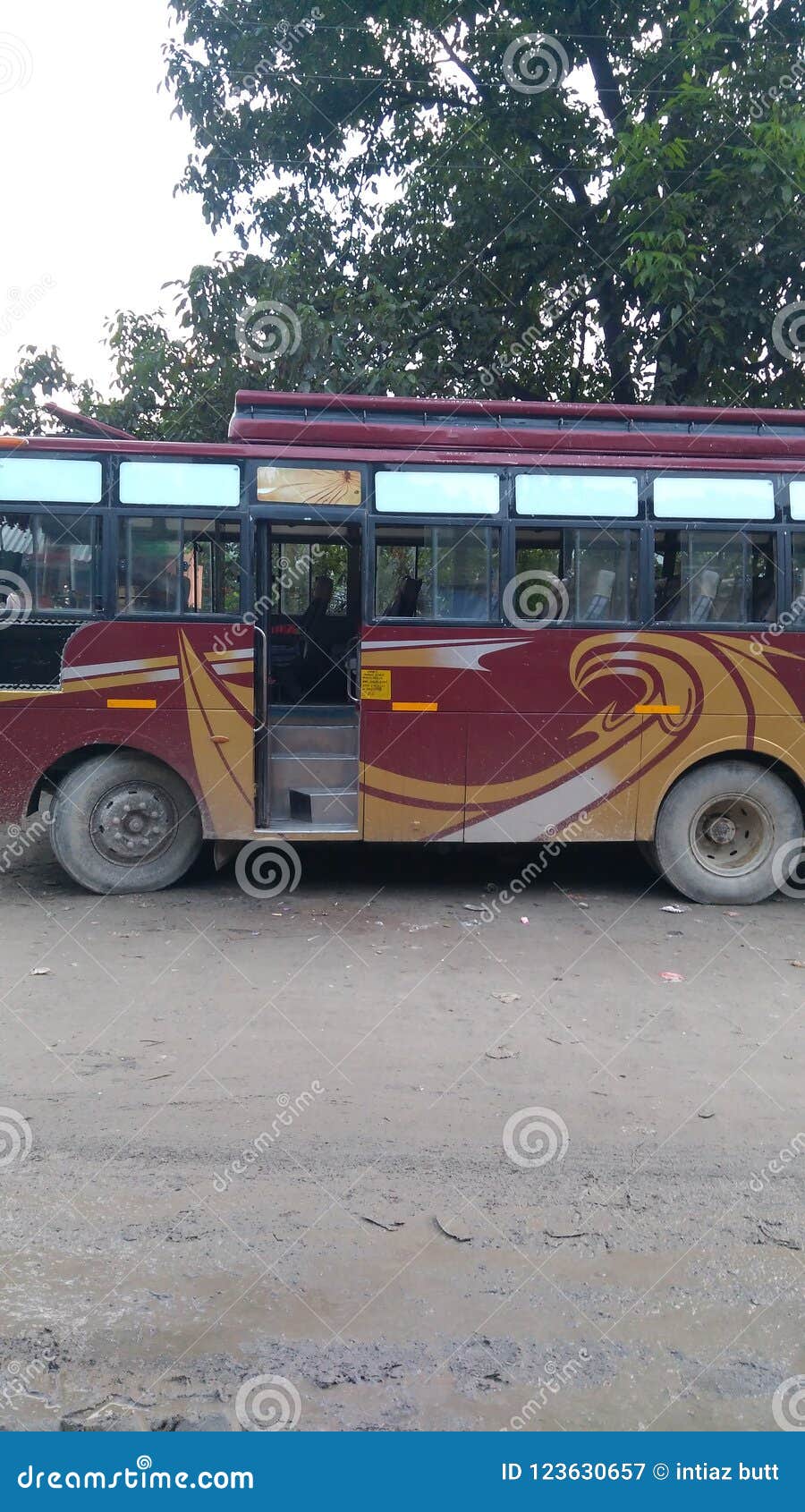 Buss 库存图片. 图片 包括有 行程, 乘客, 承运人, 世界, 容易, 旅行, 总线 - 123630657