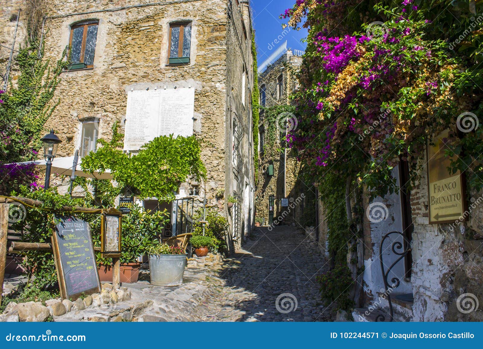 Bussana Vecchia, Italia foto editorial. Imagen de italia - 102244571