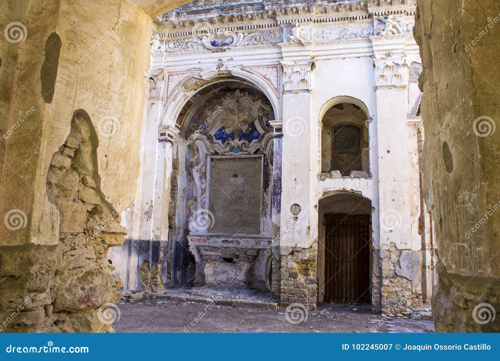 Bussana Vecchia, Italia fotografia editoriale. Immagine di cielo ...