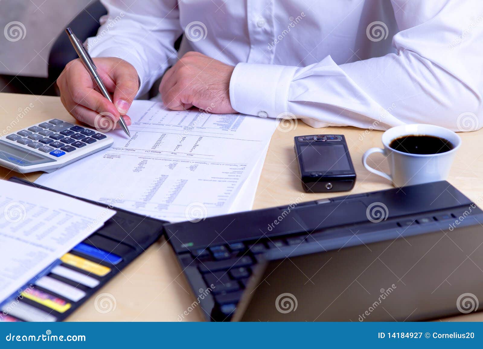 Bussiness man working stock image. Image of accounting - 14184927