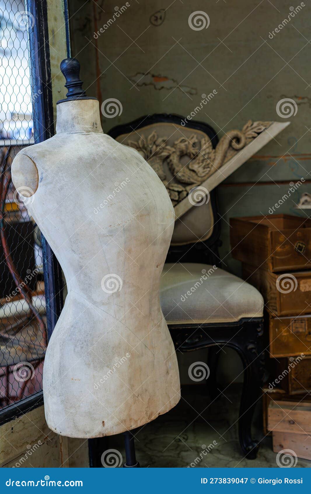 Bust of a White Vintage Female Mannequin Stock Image - Image of antique ...