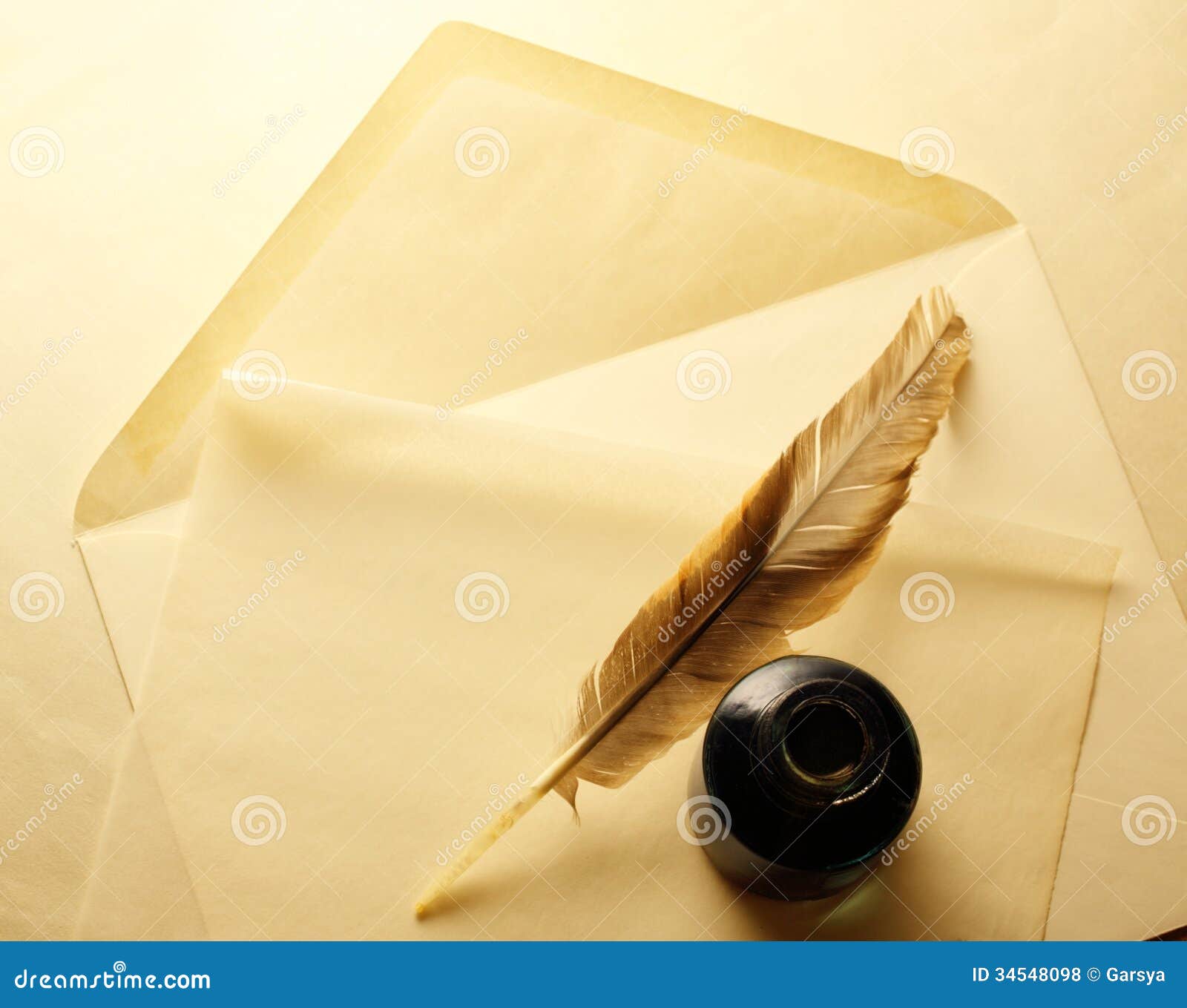 Busta Con Il Calamaio E La Piuma Fotografia Stock - Immagine di ...