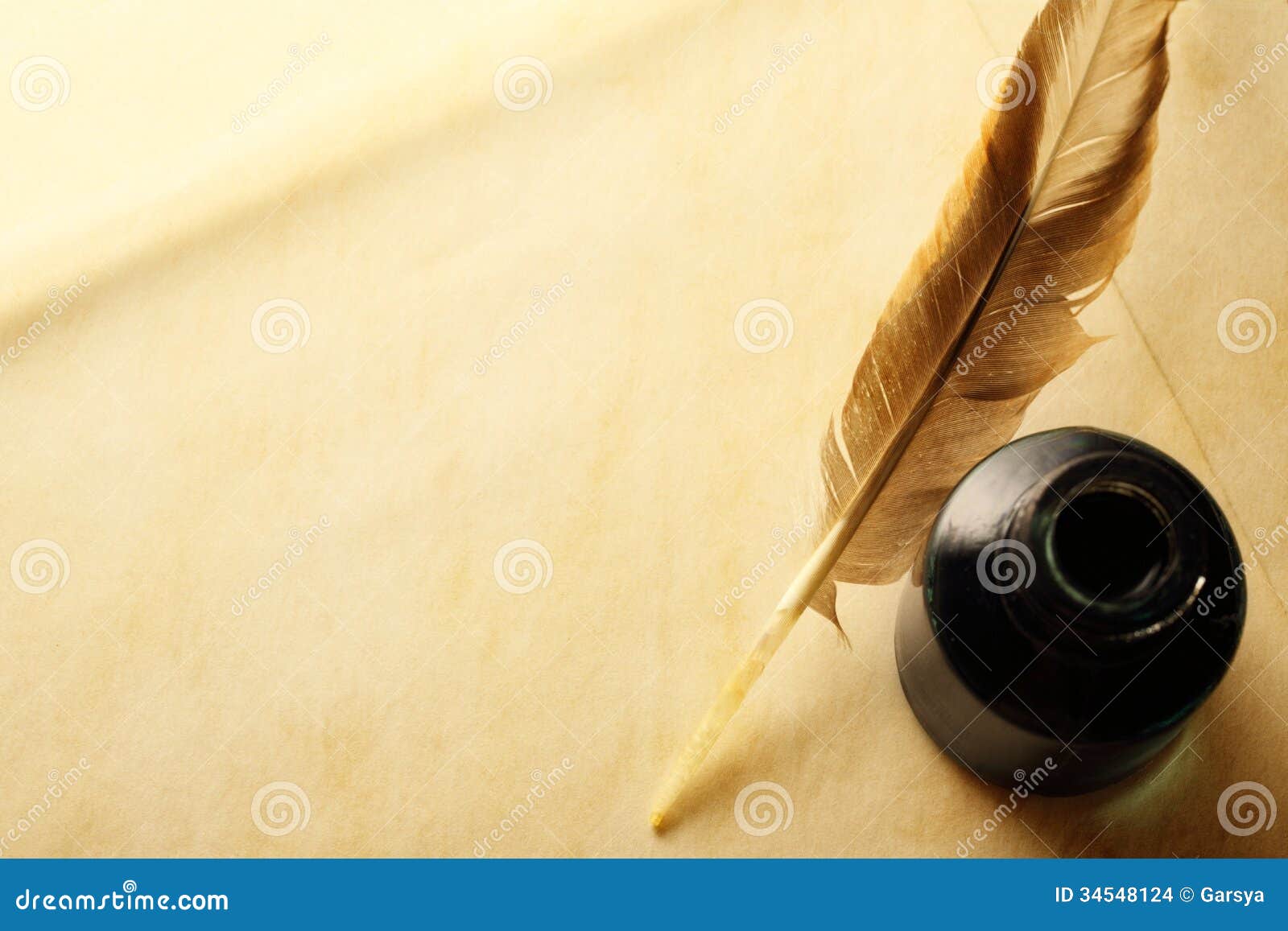 Busta Con Il Calamaio E La Piuma Fotografia Stock - Immagine di pulito ...