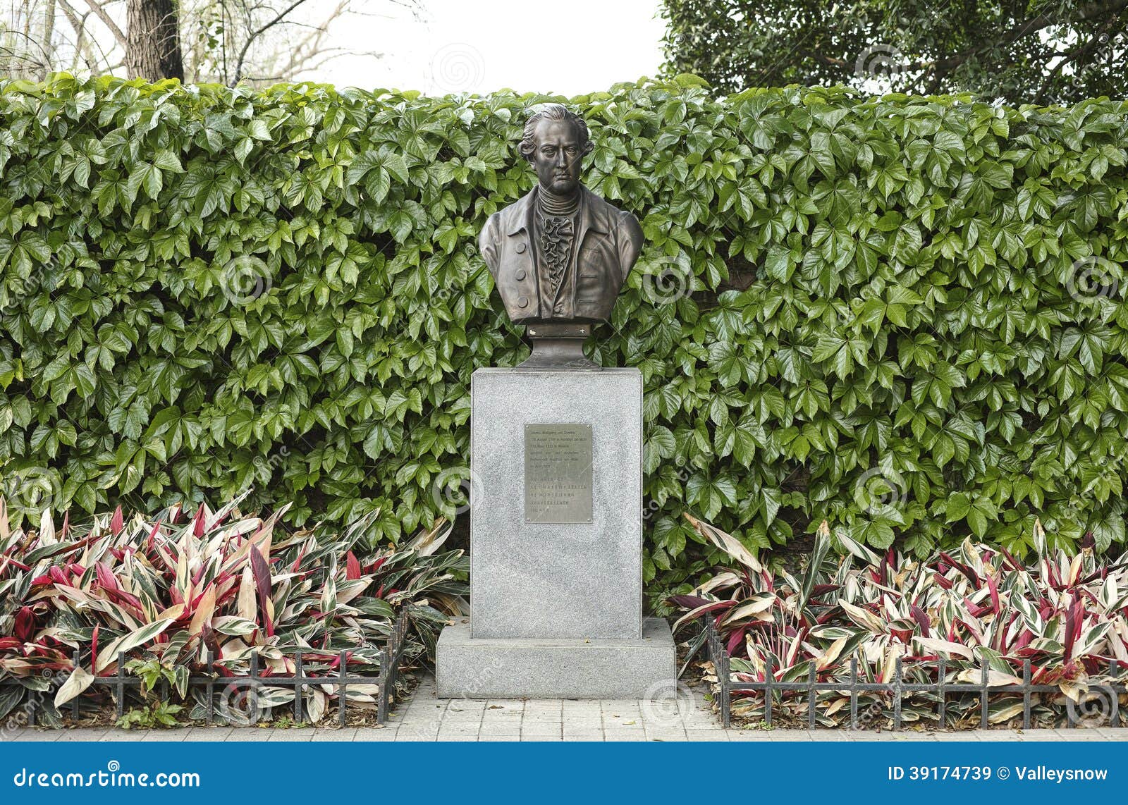 Busto de bronze de Goethe imagem de stock. Imagem de peito - 39174739