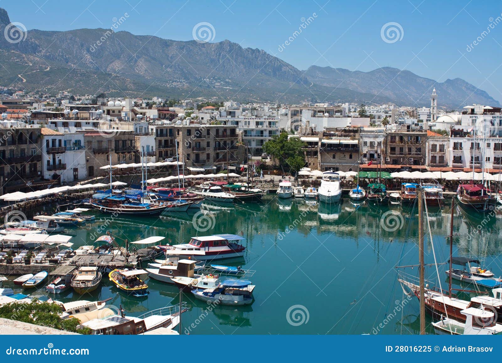 Busy harbor editorial image. Image of crowded, busy, yacht - 28016225