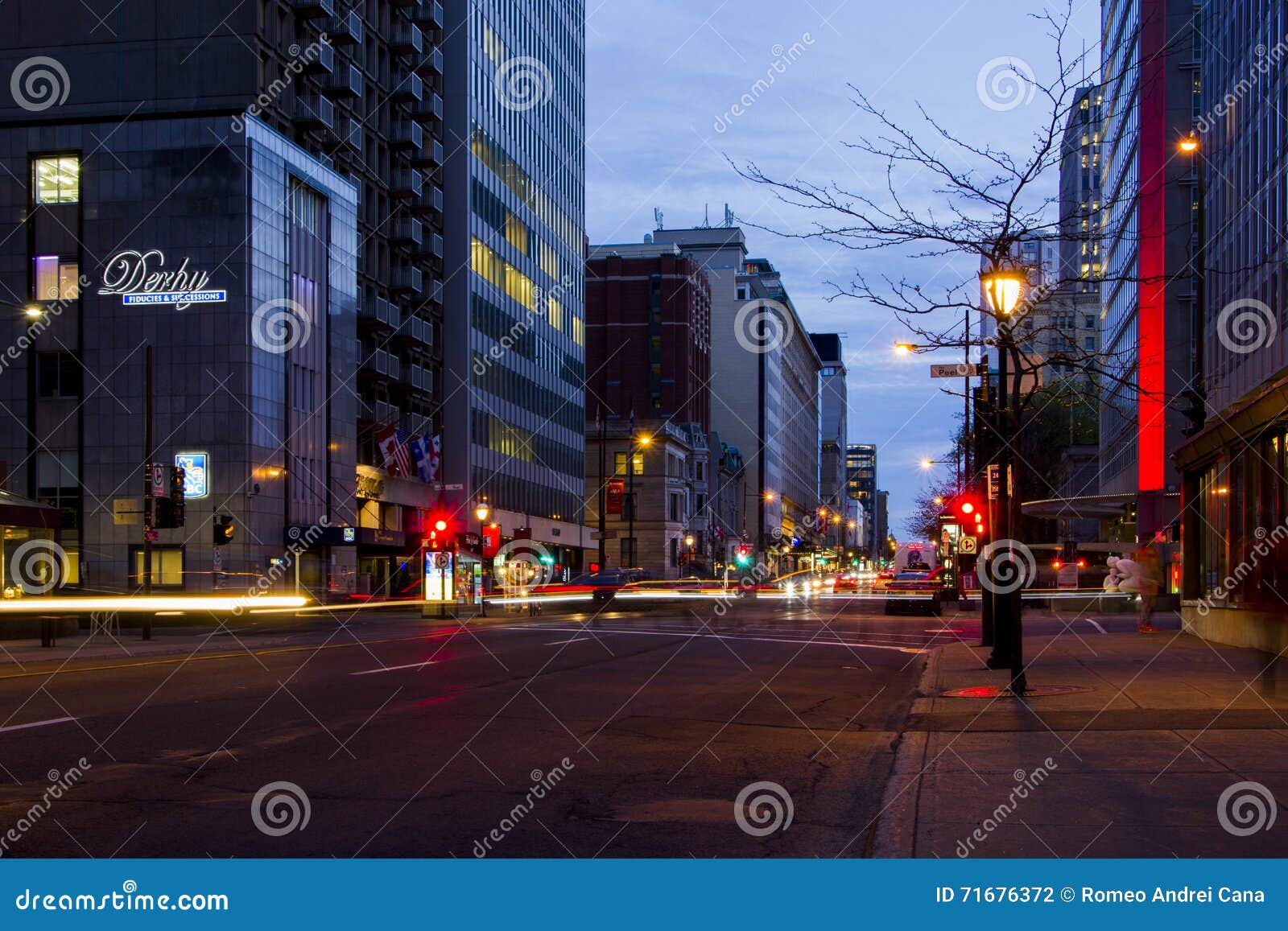 Busy intersection at night editorial photography. Image of montreal ...