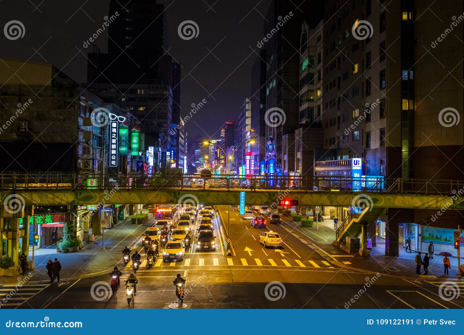Busy Intersection in Taipei at Night Editorial Photo - Image of public ...