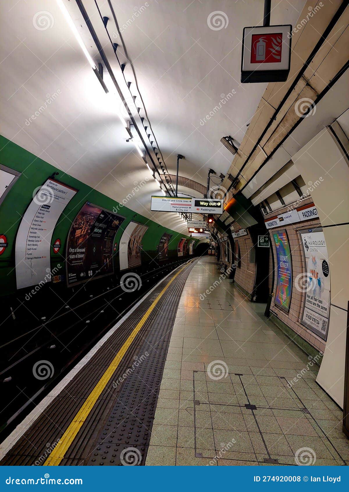 A Busy Paddington Platform during the Rush Hour on the Bakerloo Line ...
