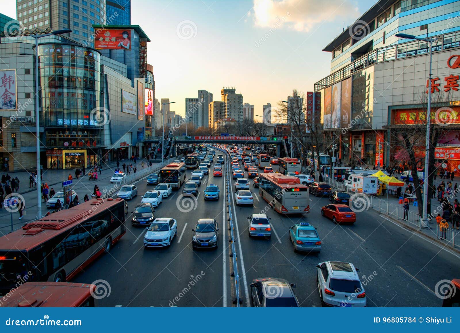 Busy Road editorial stock image. Image of architecture - 96805784