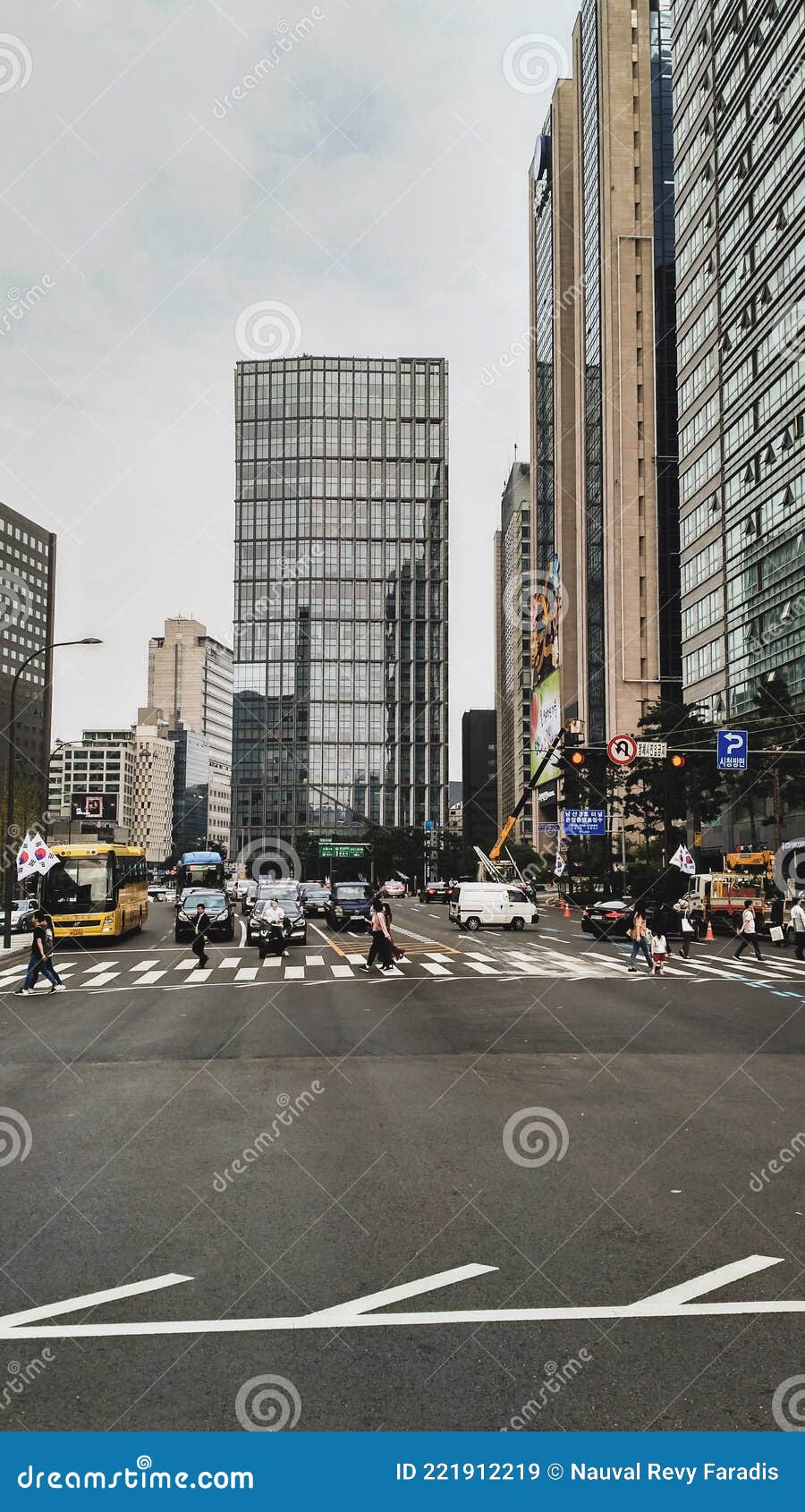 Busy Seoul in the Afternoon Editorial Stock Image - Image of pedestrian ...