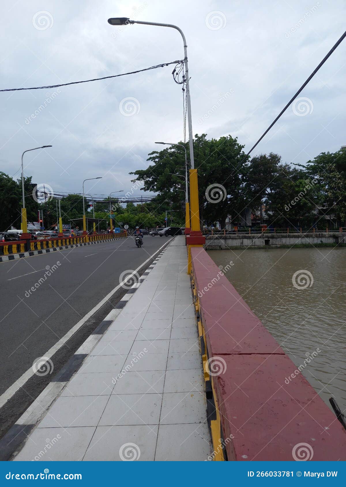 Busy sluice bridge stock image. Image of tree, sluice - 266033781