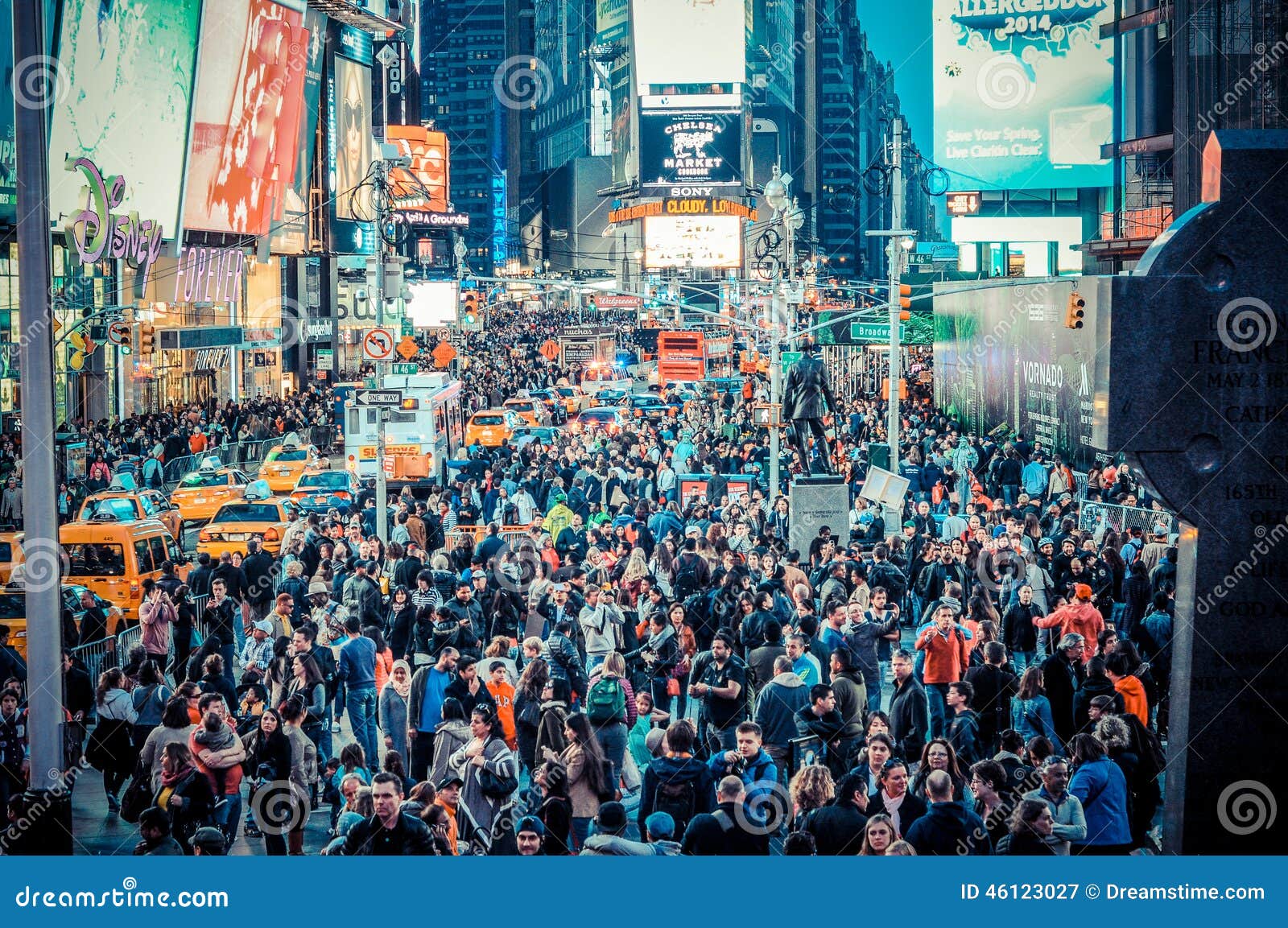 Busy Time square. New York editorial photography. Image of looks - 46123027