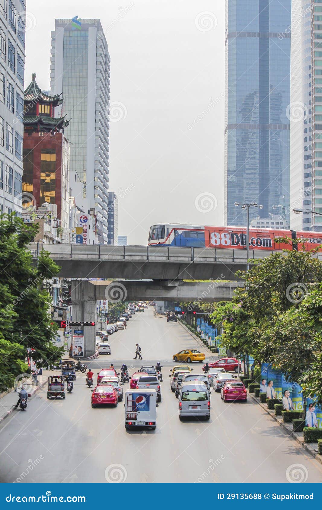 Busy traffic in city editorial stock photo. Image of hour - 29135688