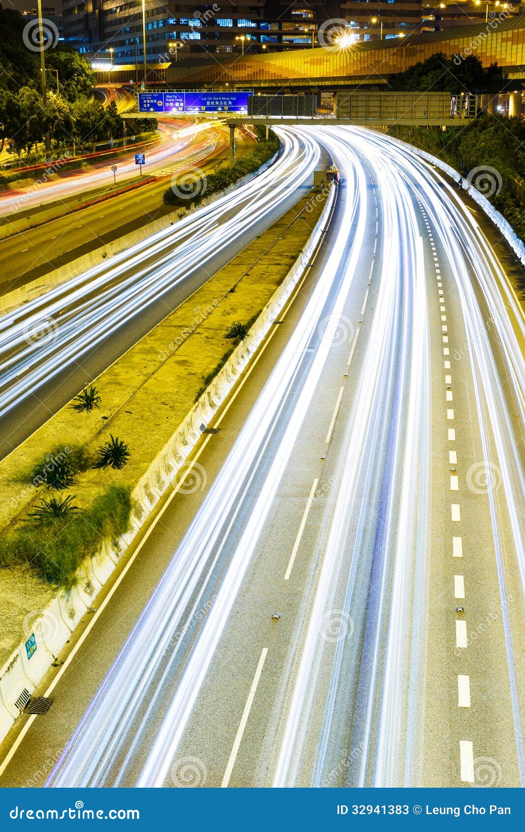 Busy traffic on highway stock image. Image of diminishing - 32941383