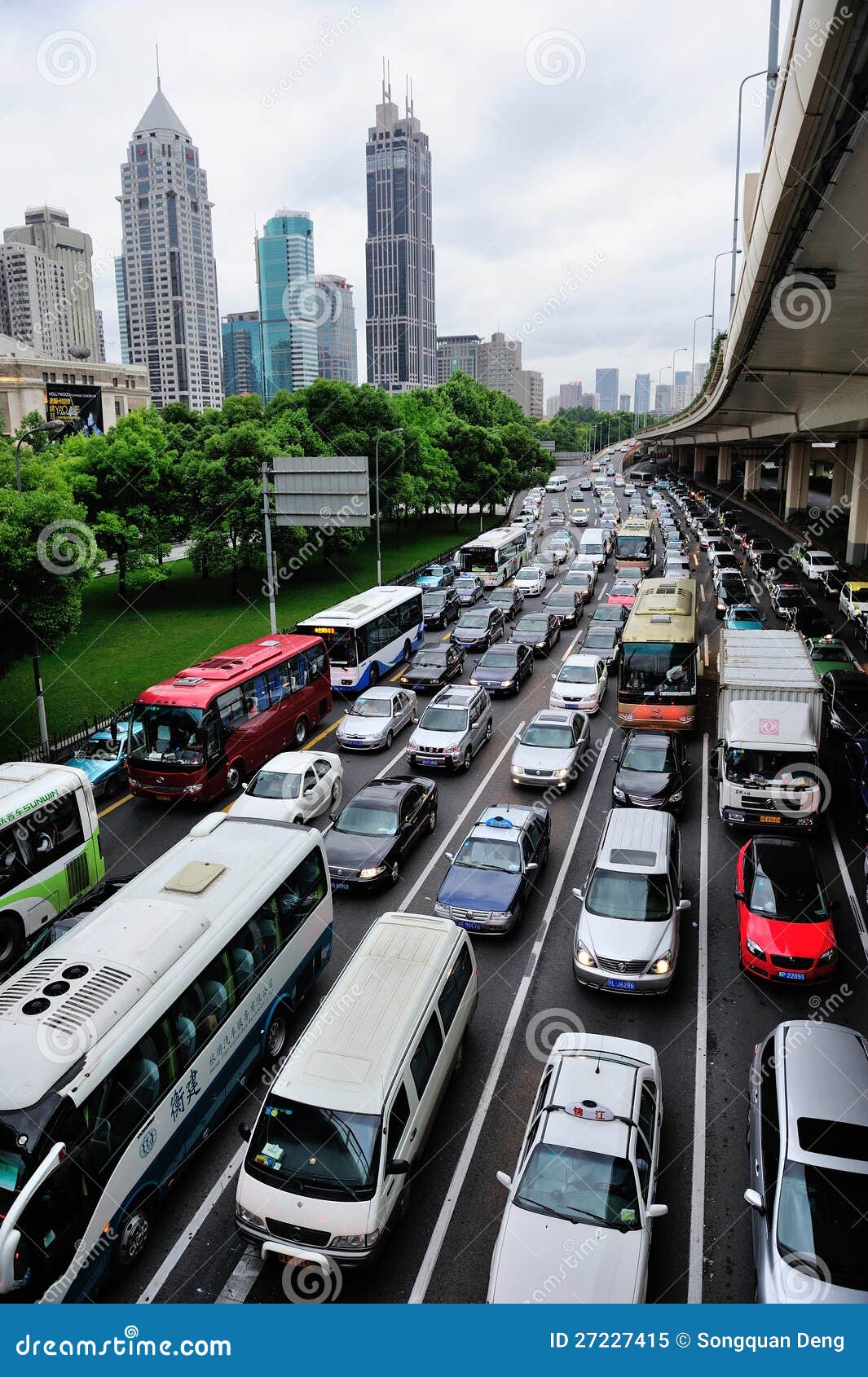 Busy traffic in Shanghai editorial image. Image of oriental - 27227415