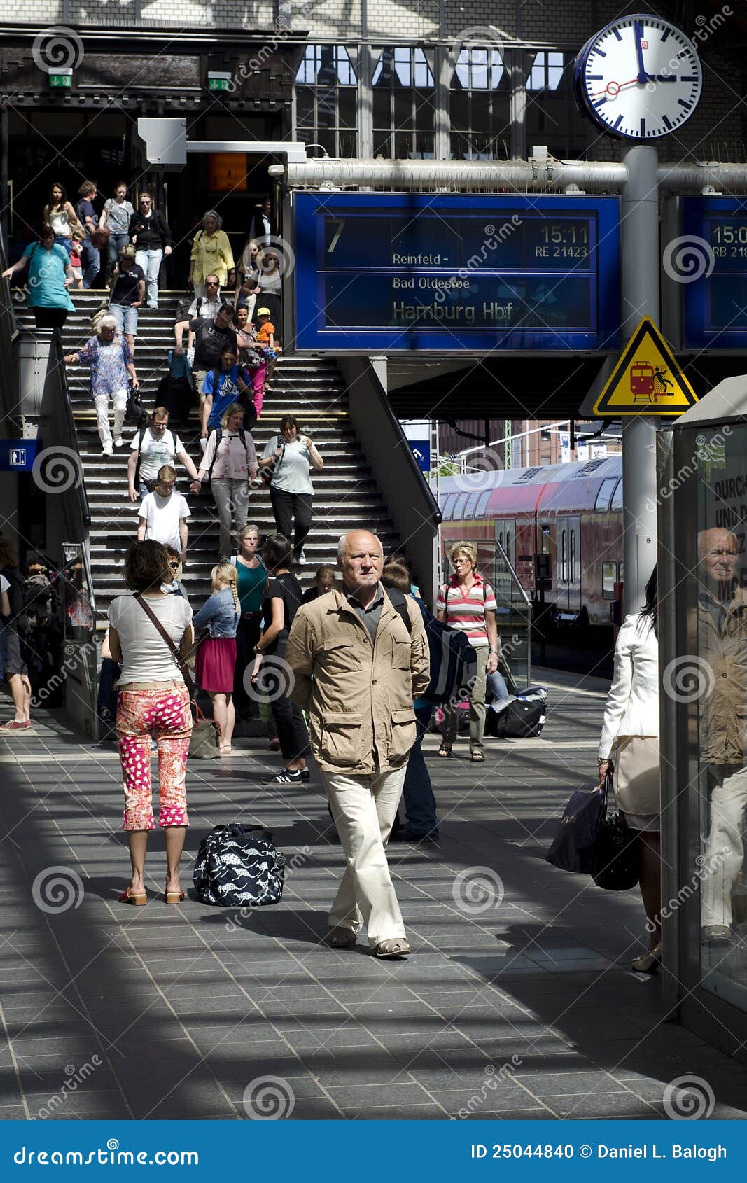 Busy train station editorial image. Image of public, railway - 25044840