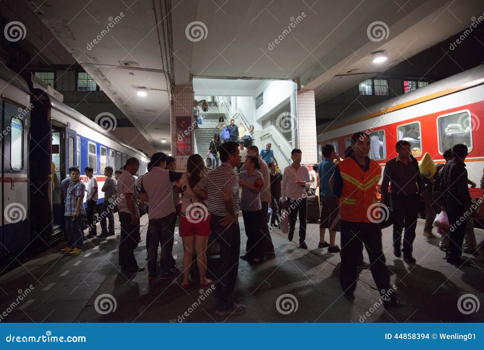 Busy train station editorial stock image. Image of passengers - 44858394