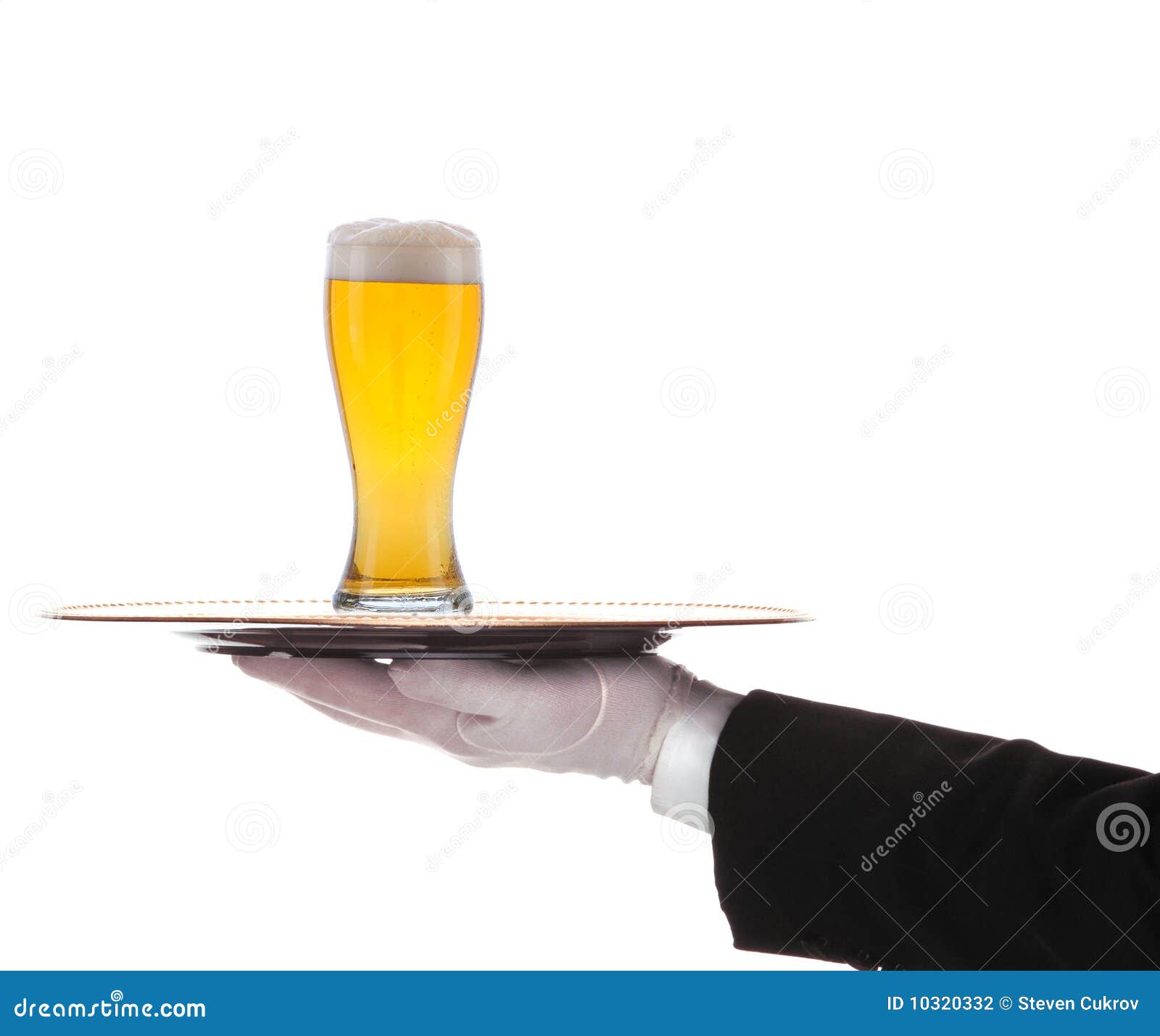 Butler Mit Bier Und Tellersegment Auf Ausgestrecktem Arm Stockfoto ...