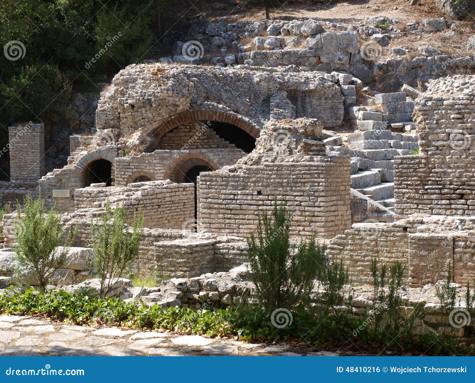 Butrint (1) foto editorial. Imagem de arquitetura, monumentos - 48410216