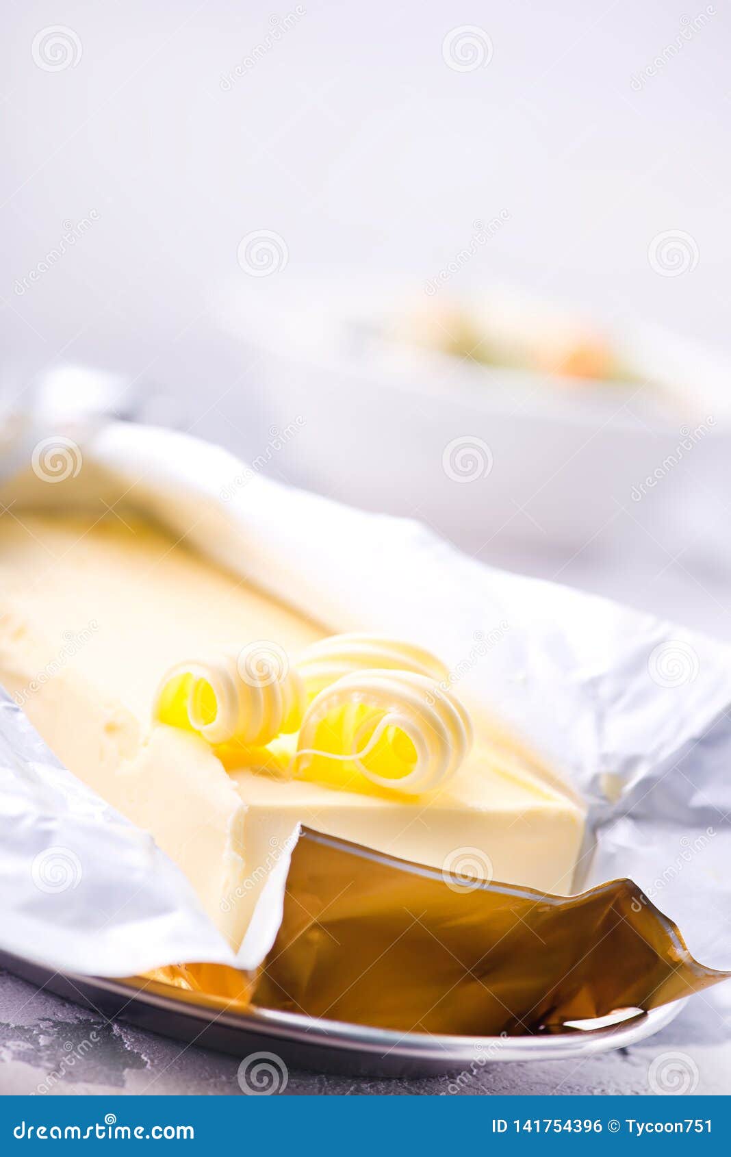Butter stockfoto. Bild von margarine, grün, stück, schmieröl - 141754396