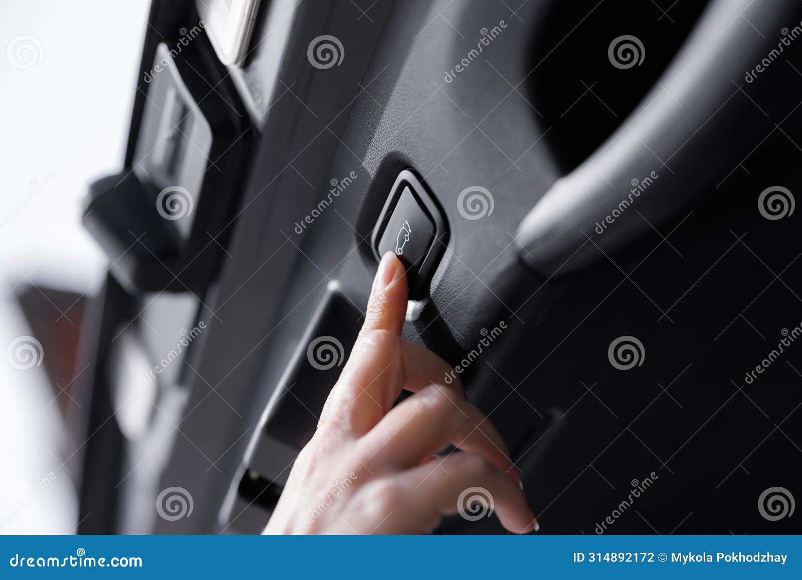 Button for Automatic Electric Opening and Closing of Trunk Door of New ...