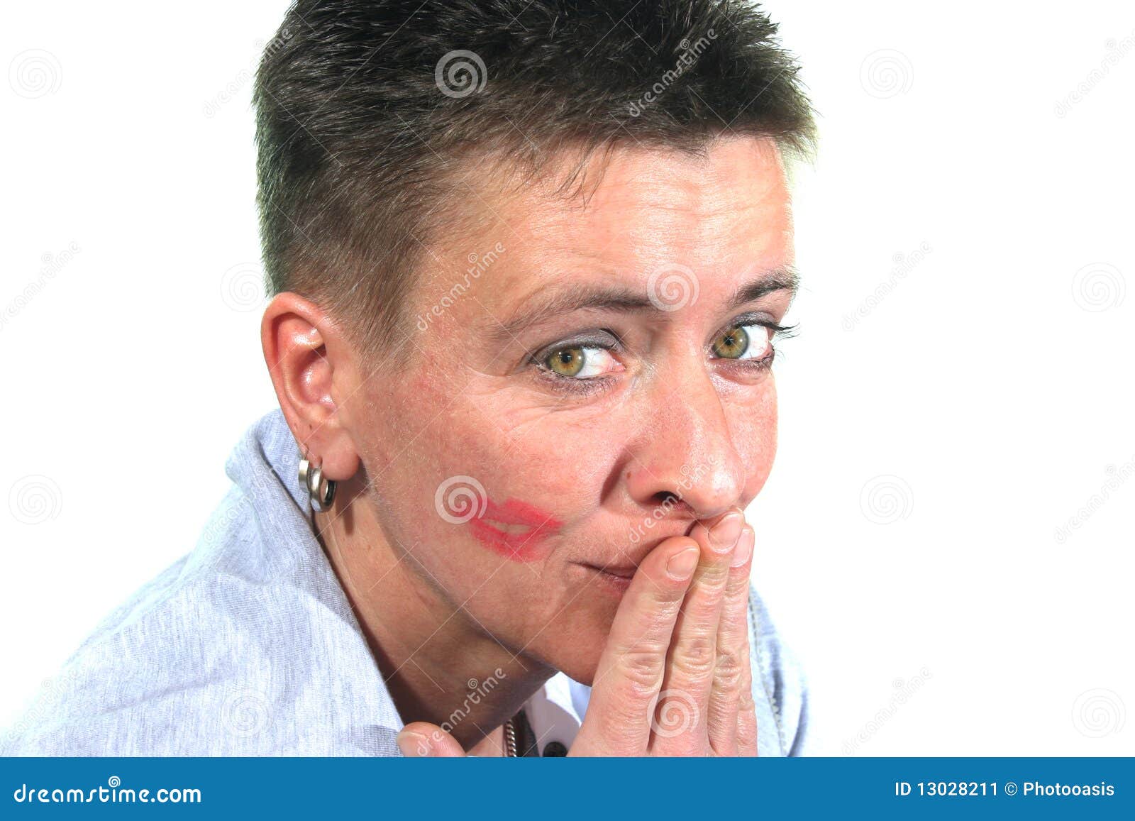 Buziak zaaferowana kobieta obraz stock. Obraz złożonej z zawstydzenie ...