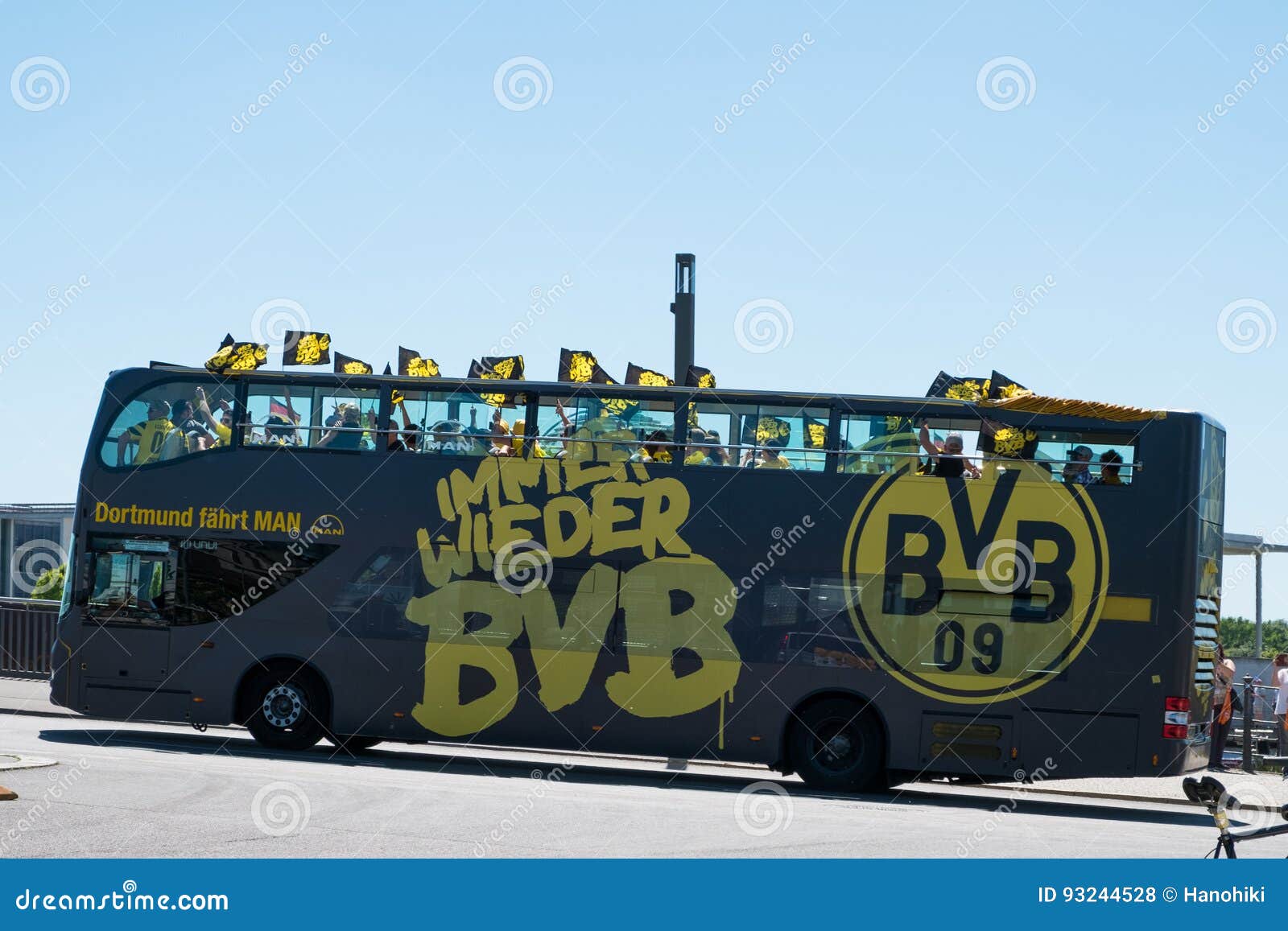 BVB Lockert/Borussia Dortmund-Fan-Bus in Berlin Auf Redaktionelles ...