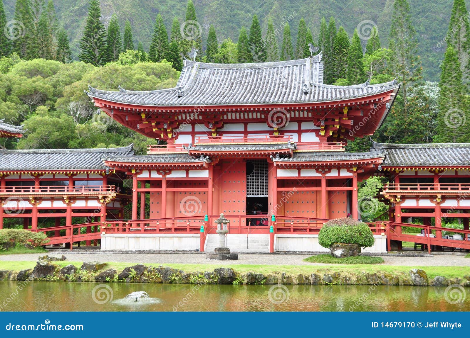 Byodo-in Buddhist Temple stock photo. Image of culturel - 14679170