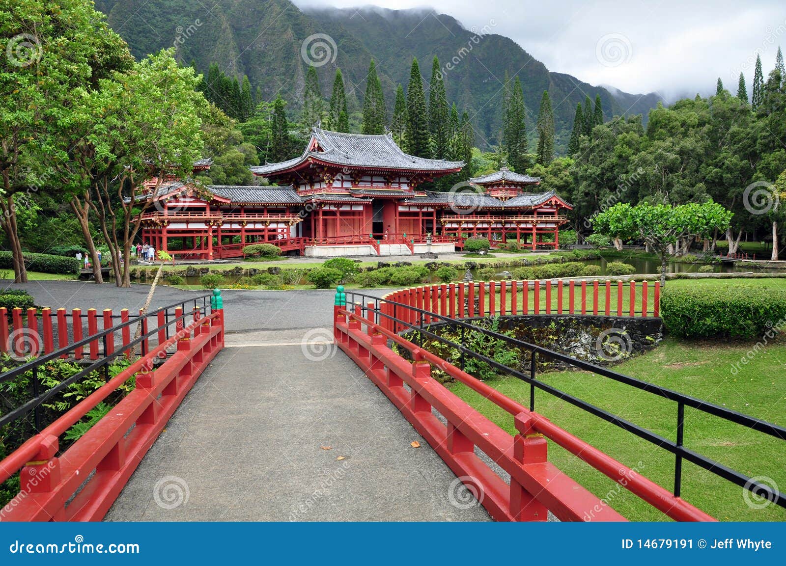 Byodo-in Buddhist Temple stock image. Image of hawaii - 14679191