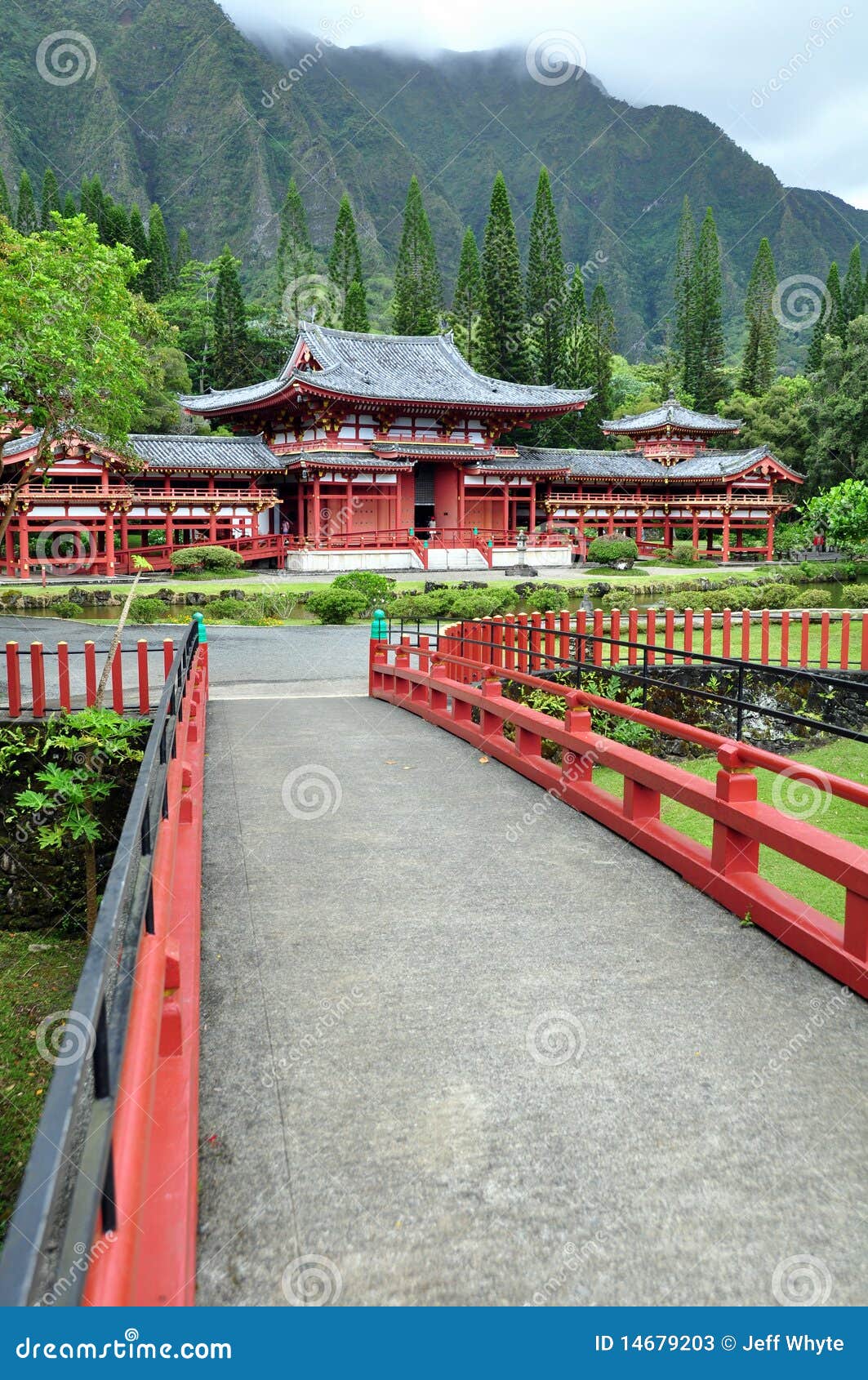 Byodo-in Buddhist Temple stock image. Image of peace - 14679203